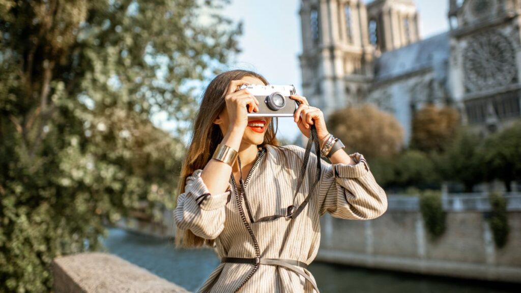 How To Get The Effortless French Girl Style | Chic Style Collective