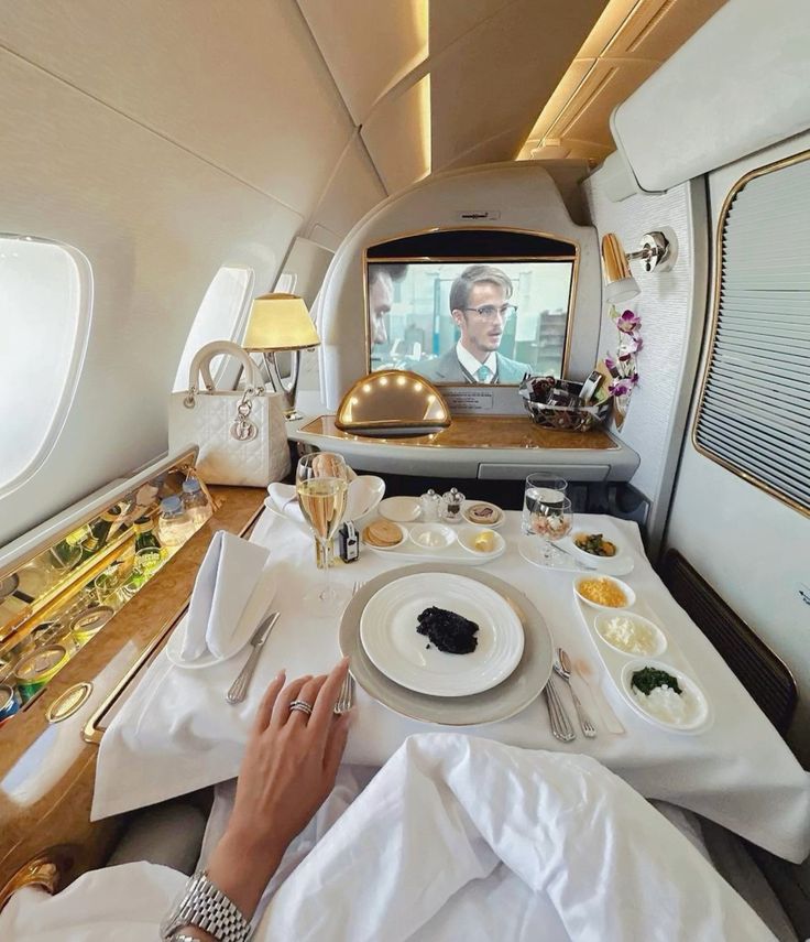 9 Luxury Travel Beauty Essentials: What Every Jet-Set Woman Should Pack ...